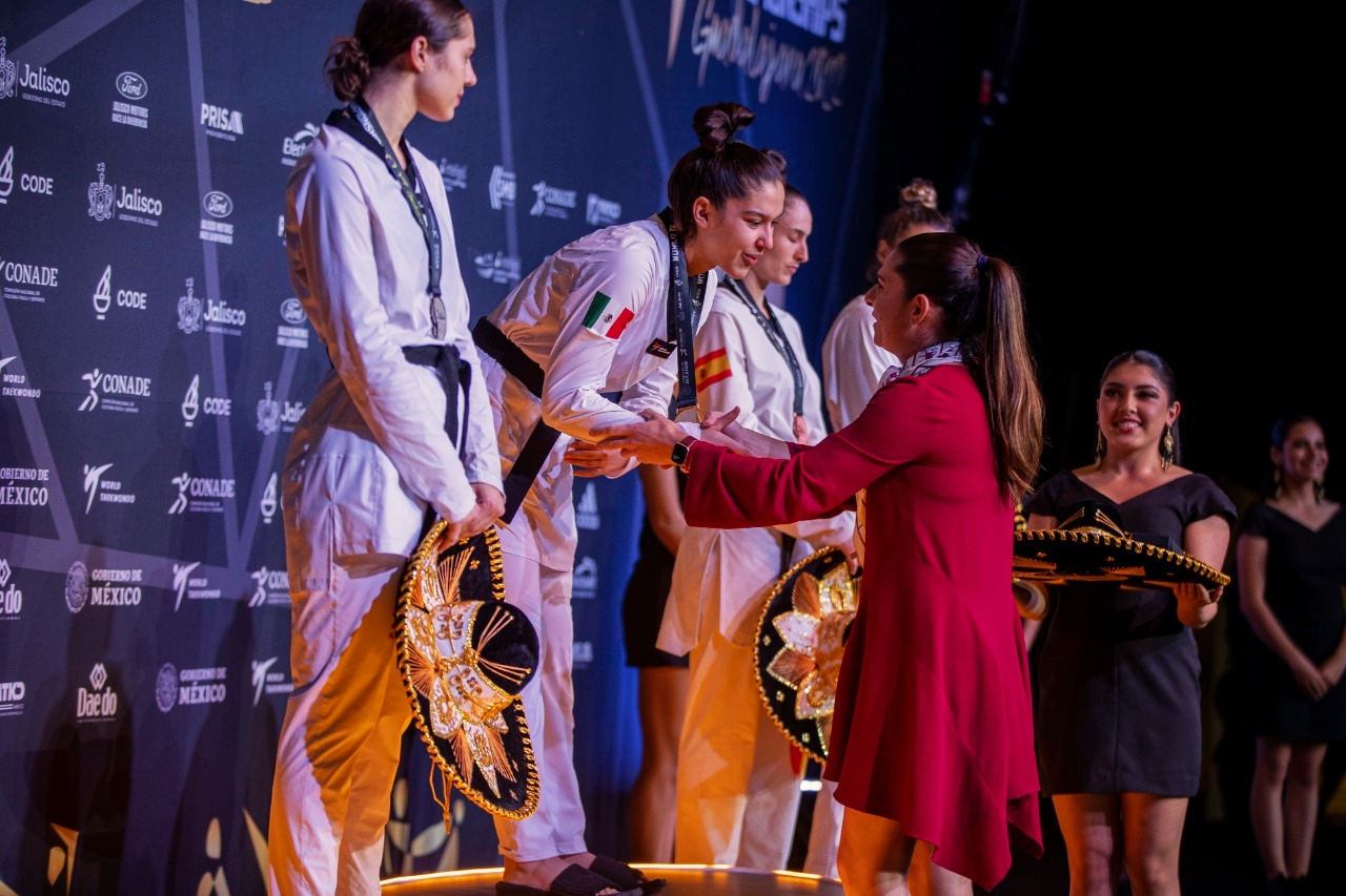 Leslie Soltero se corona campeona del mundo de taekwondo - FI